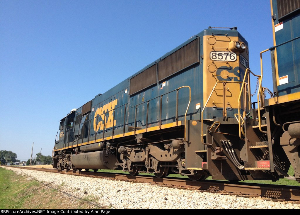 CSX SD50-2 8576 waits for green